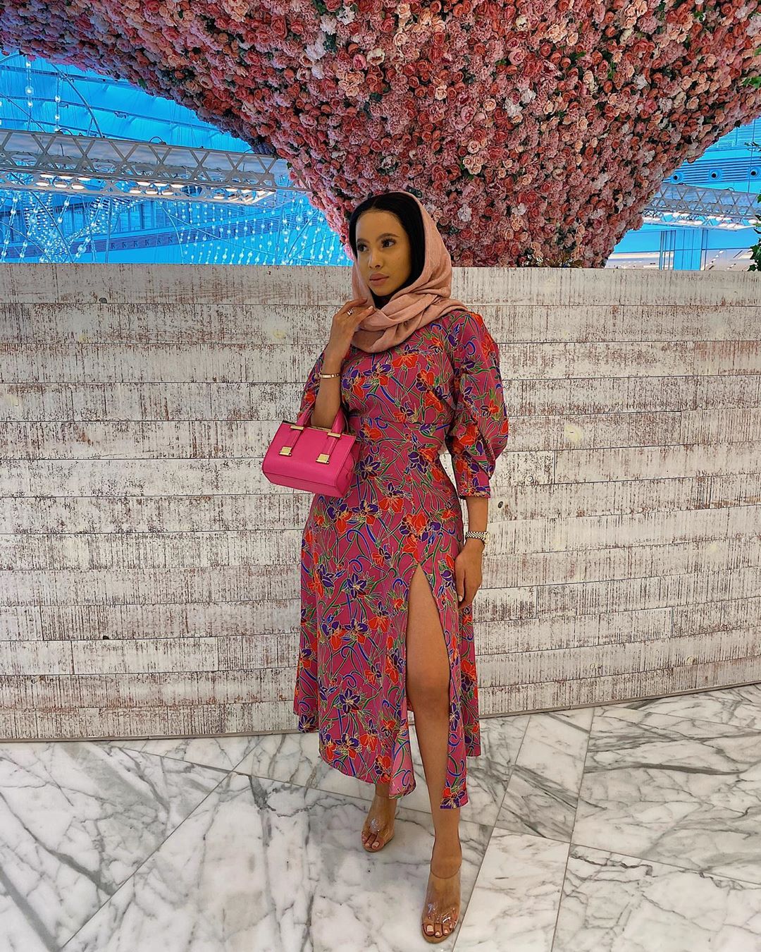 Thuli Phongolo Bio, Age, Boyfriend, Dresses, Salary, Deskgram, Agency