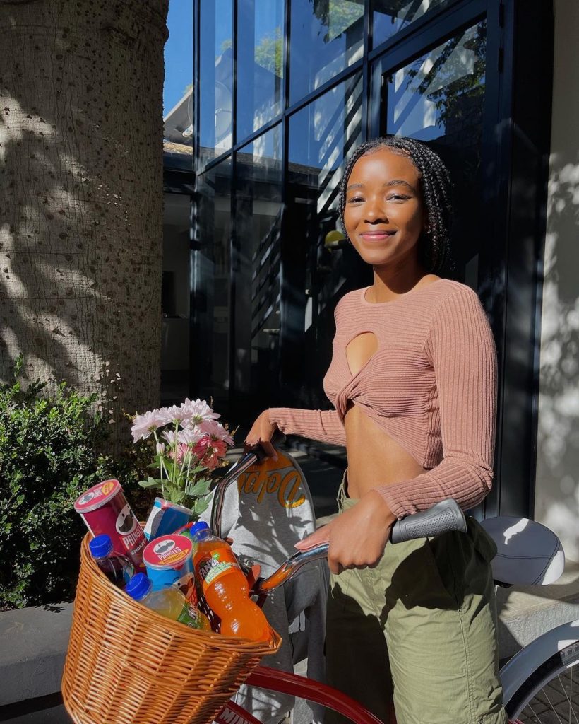 Watch: Heartbroken actress Buhle 'Ama Qamata' breaks into tears waving ...